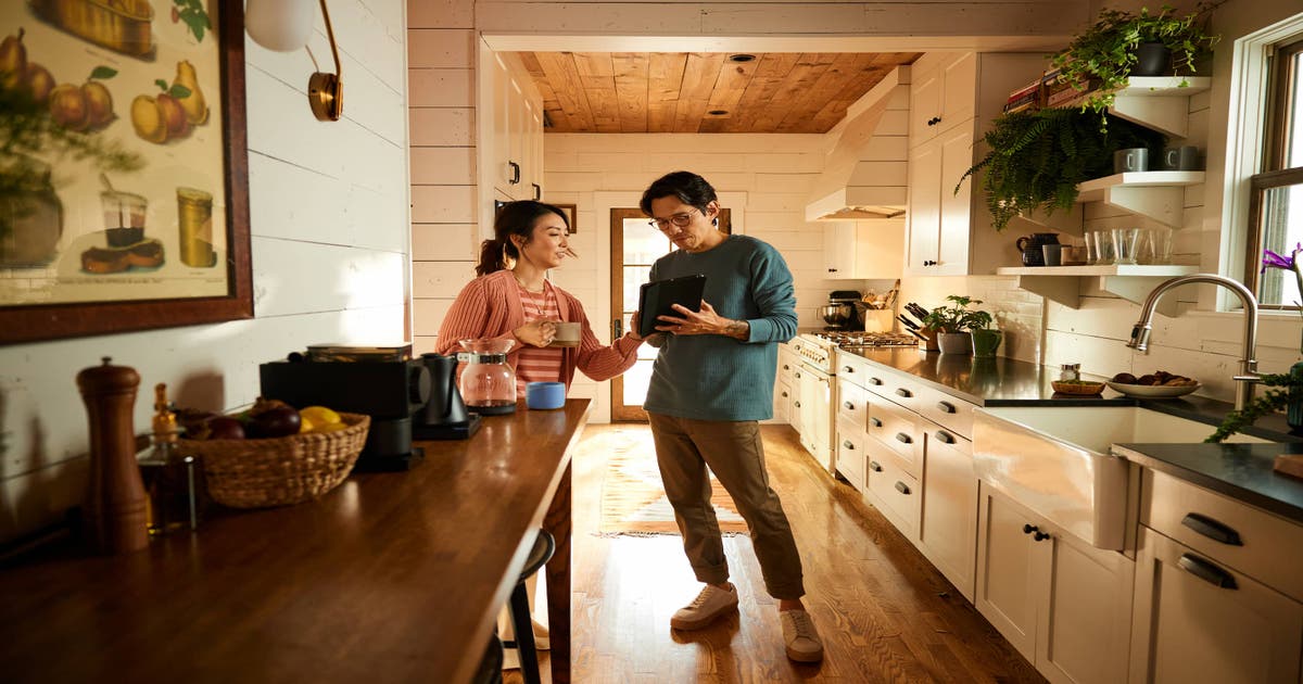 Use Pay in 3 payments when purchasing flights | PayPal UK