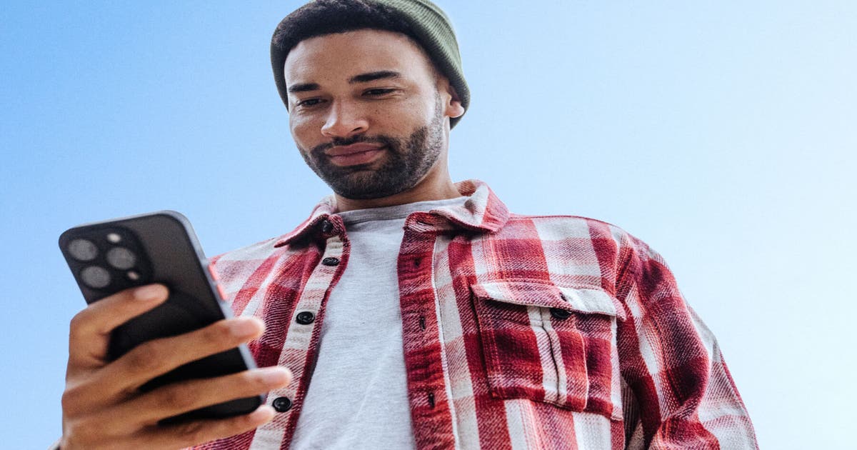 Mobile Banking vs. Online Banking: Key Differences | PayPal US